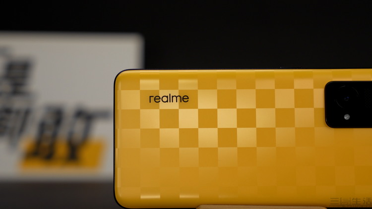 一款“手办级”的手机，背后是realme的华丽蜕变—移动终端—三易生活—E生活·E科技