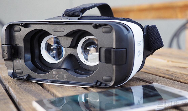 平价版Vision Pro浮出水面，苹果要复刻谷歌VR纸盒？—移动终端—三易生活—E生活·E科技