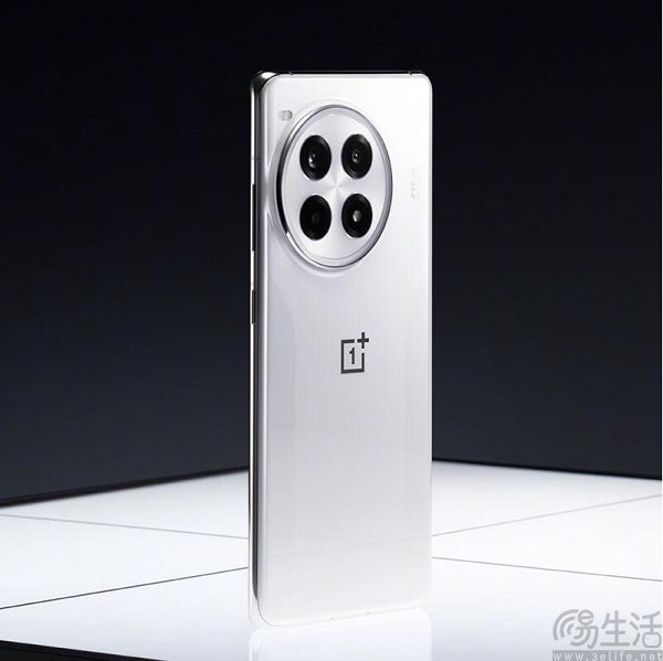 一加Ace3 Pro超跑瓷典藏版外观揭晓，颜值不俗—移动终端—三易生活—E生活·E科技